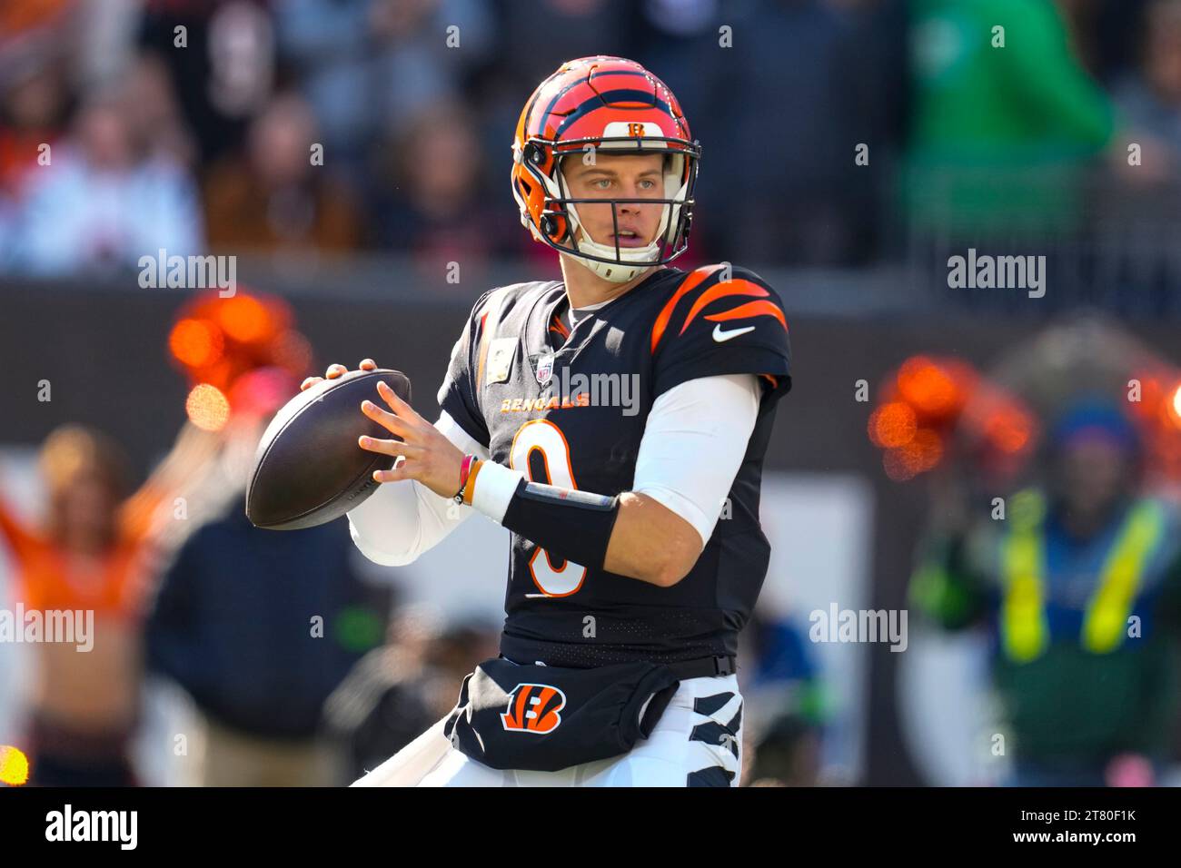 Cincinnati Bengals quarterback Joe Burrow (9) throws during an NFL ...