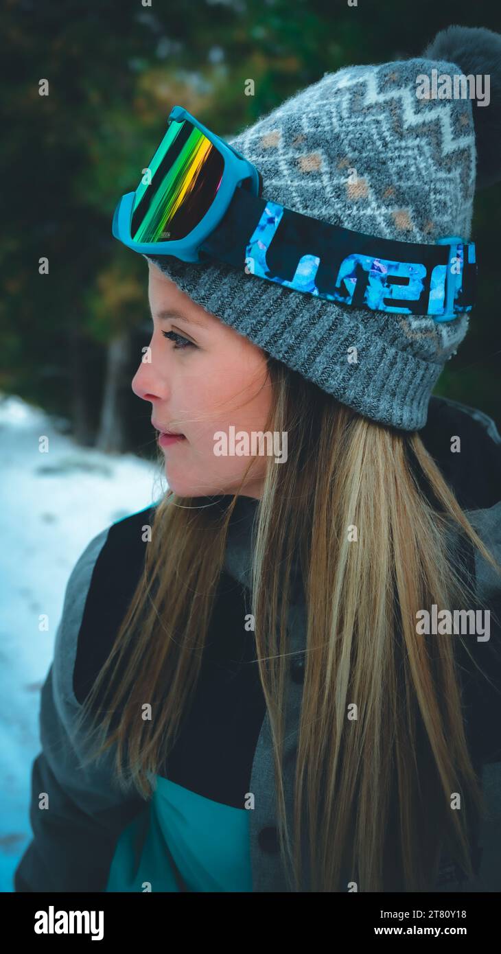 Daring pose hi-res stock photography and images - Alamy