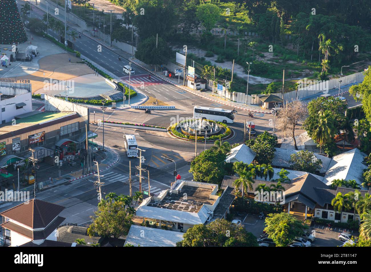 Dolphin circle pattaya hi-res stock photography and images - Alamy