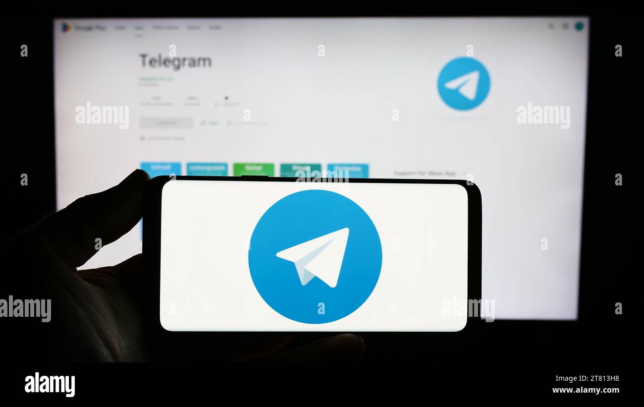 Telegram logo hi-res stock photography and images - Alamy