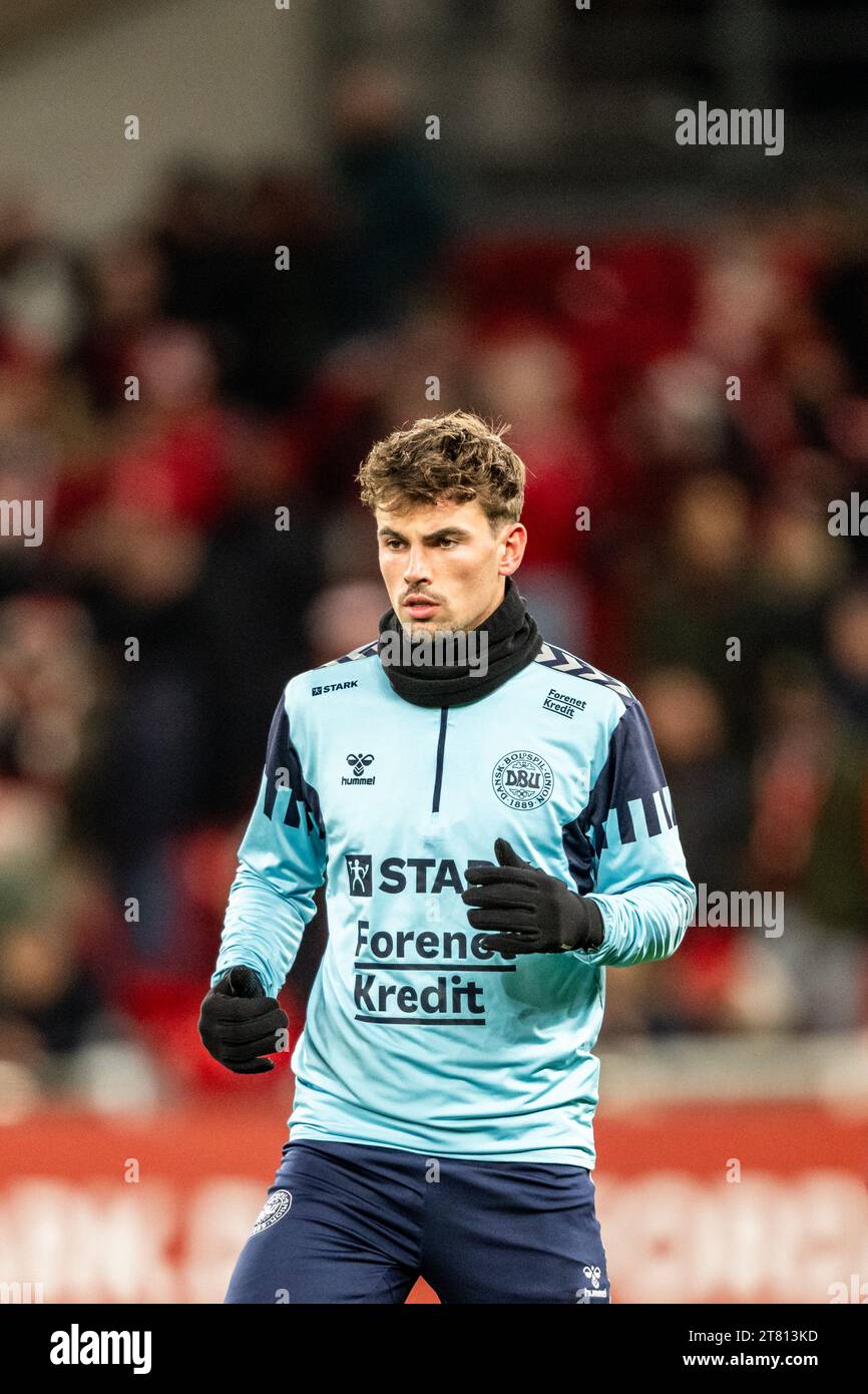 Copenhagen, Denmark. 17th Nov, 2023. Matt O'Riley of Denmark is warming ...