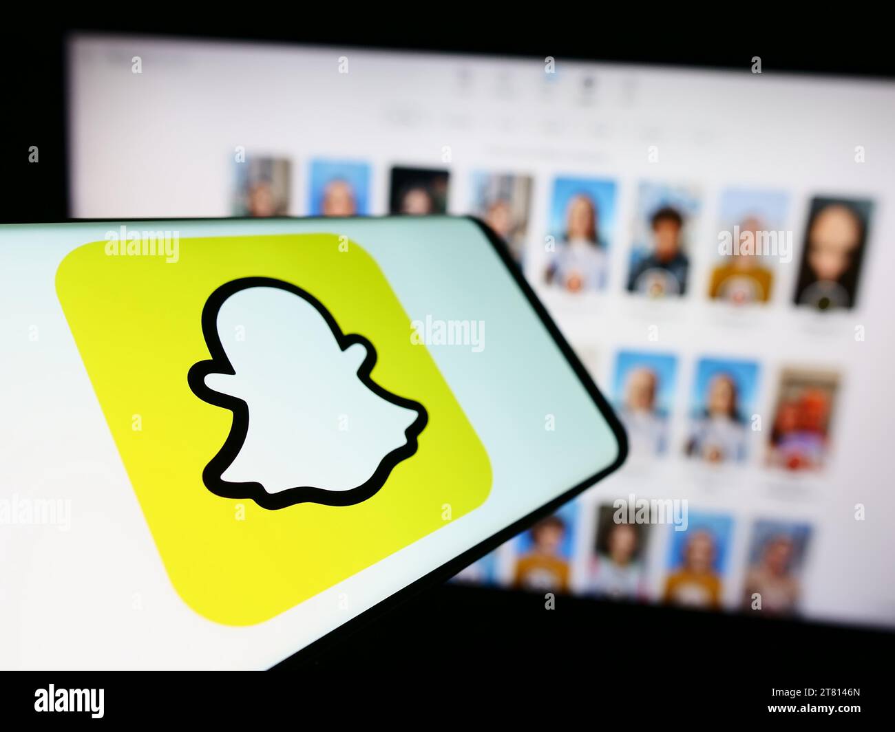 Snapchat logo hi-res stock photography and images - Alamy