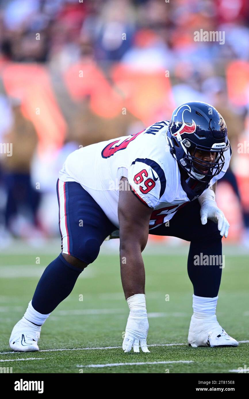Houston Texans guard Shaq Mason (69) lines up for the play during an ...