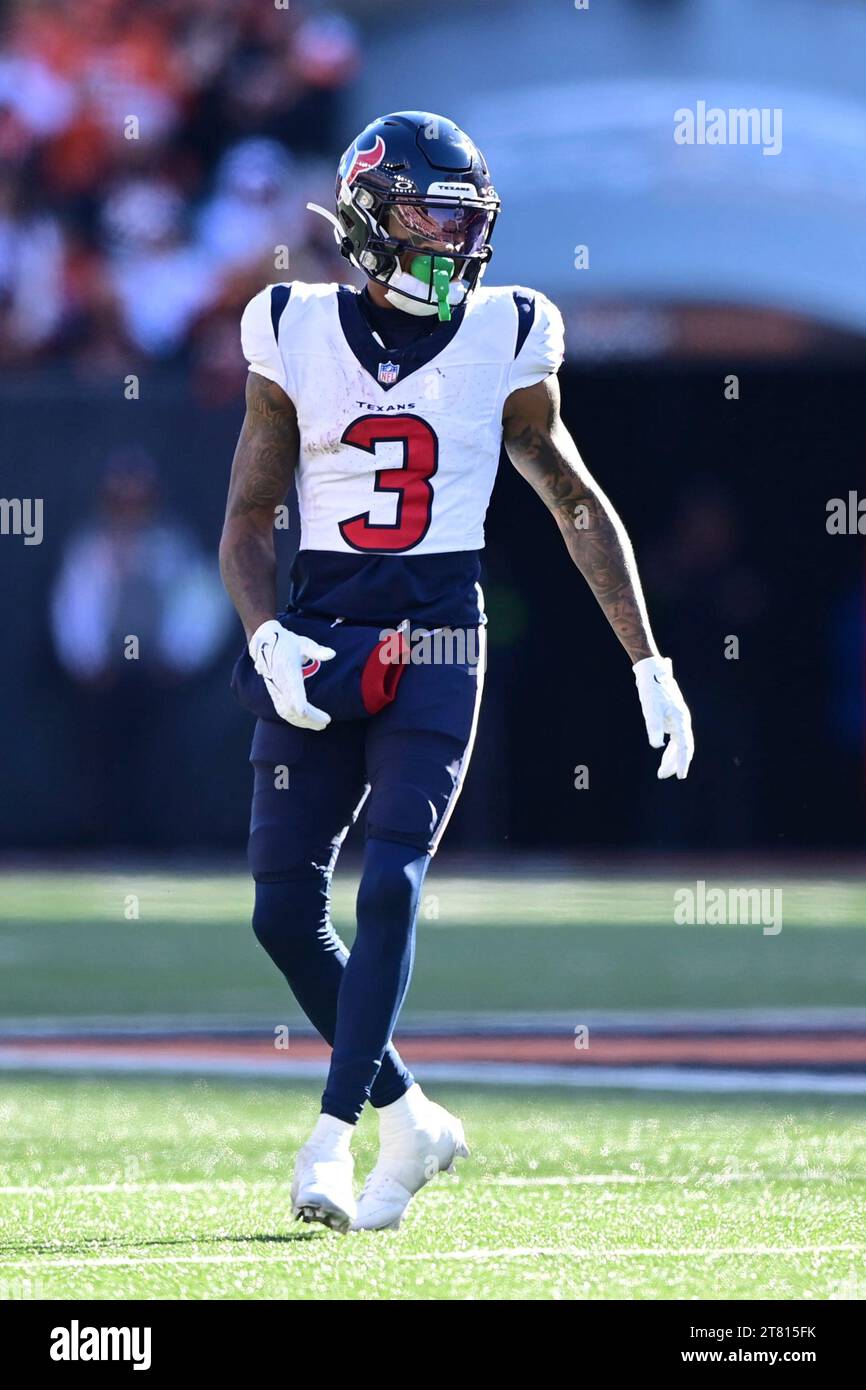 Houston Texans wide receiver Tank Dell (3) lines up for the play during ...