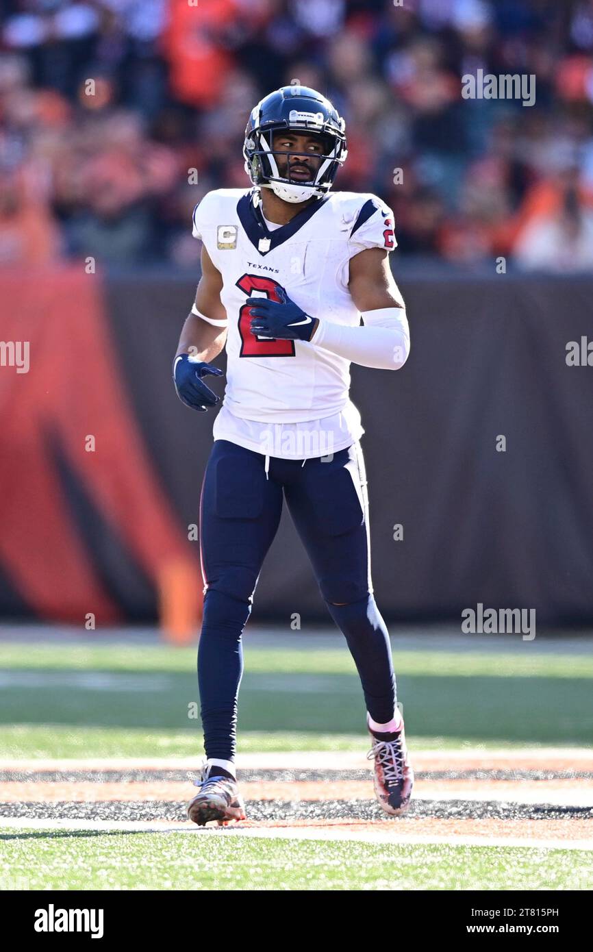 Houston Texans wide receiver Robert Woods (2) runs for the play during ...