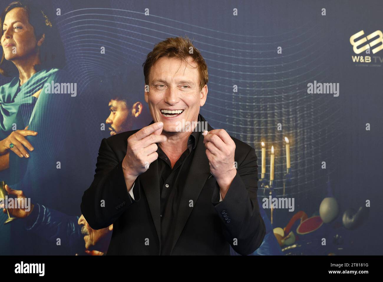 Oliver Masucci bei der „One Billion Dollar“ (Paramount+) Serien ...