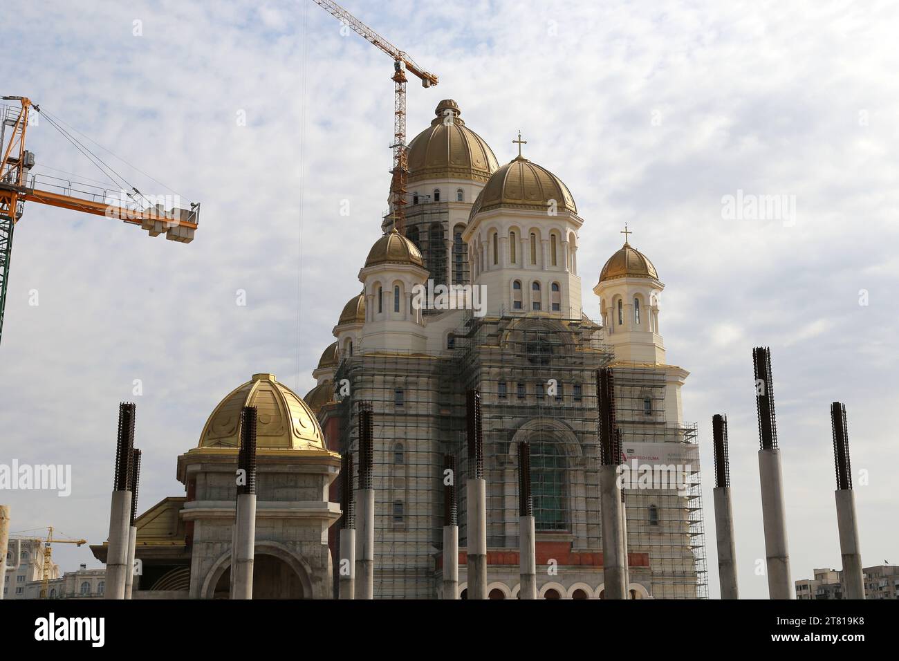 Orthodox Cathedral of National Salvation (Catedrala Mantuirii Neamului ...