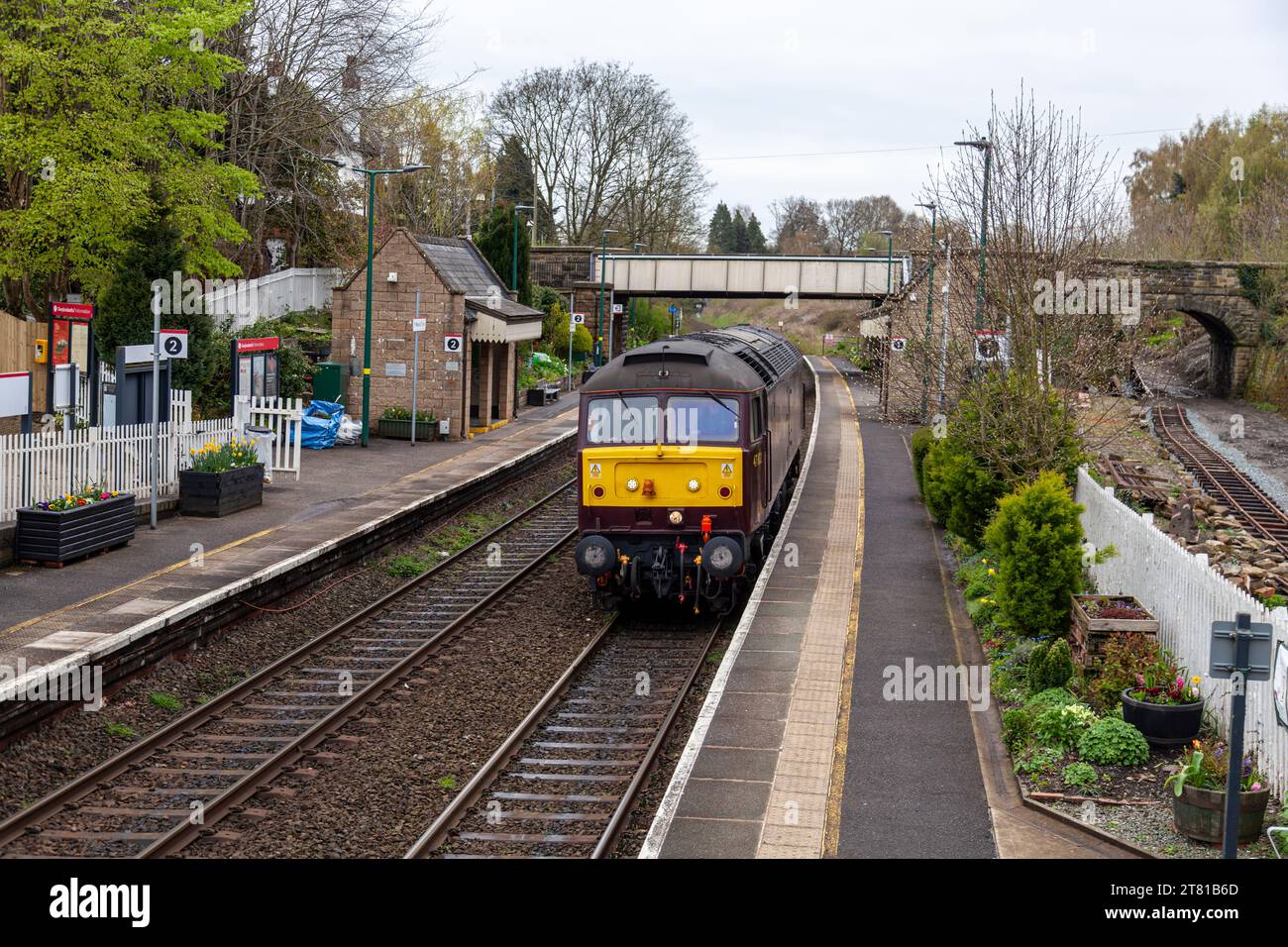 A class 47 Brush type 4 (47802) passes light engine through Chirk ...