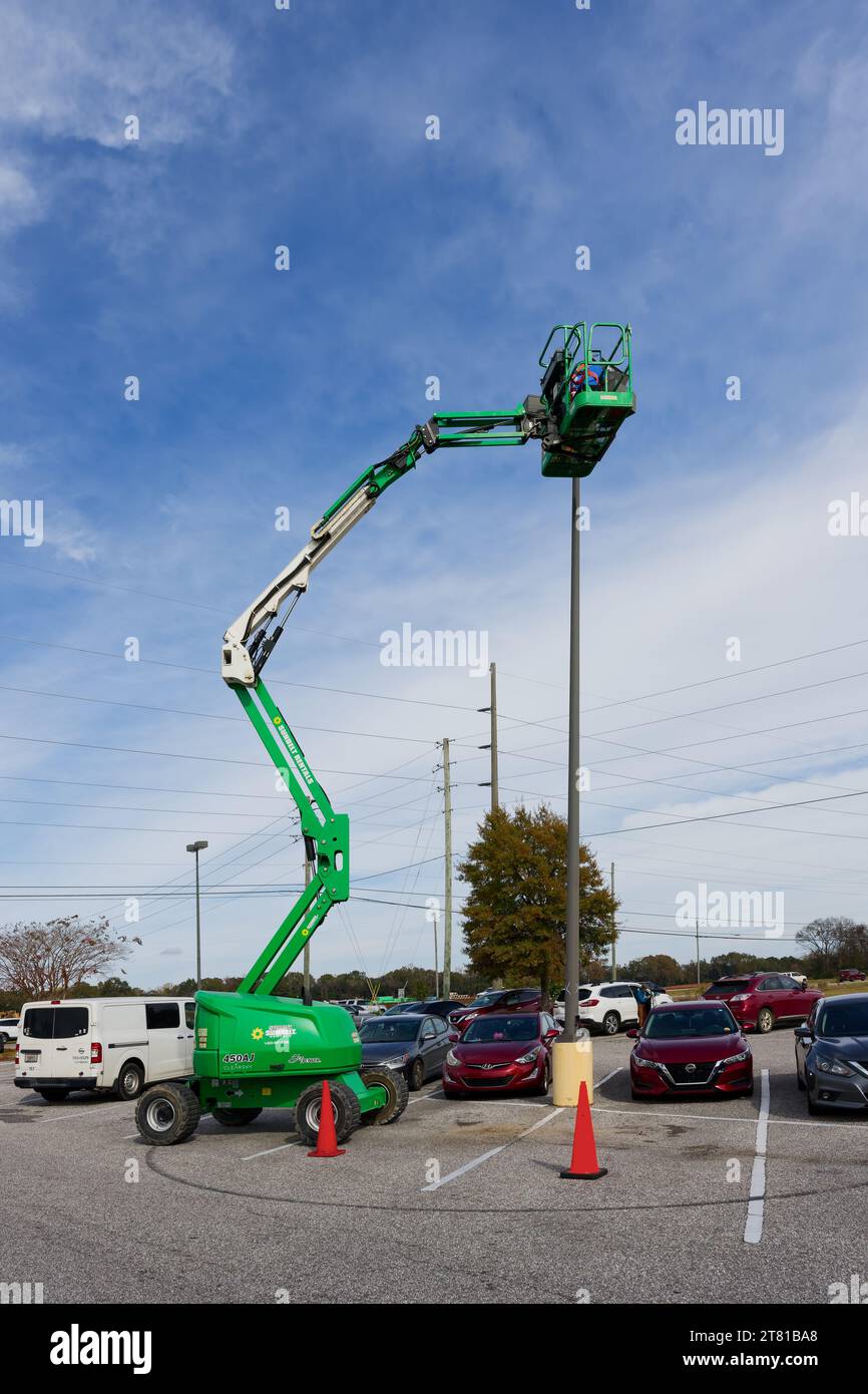 Rental manlift hi-res stock photography and images - Alamy