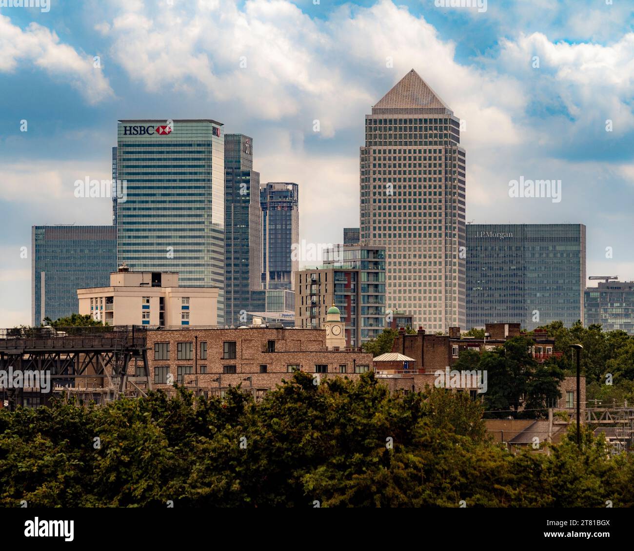 HSBC Tower and One Canada Square skyscrapers in the business district ...