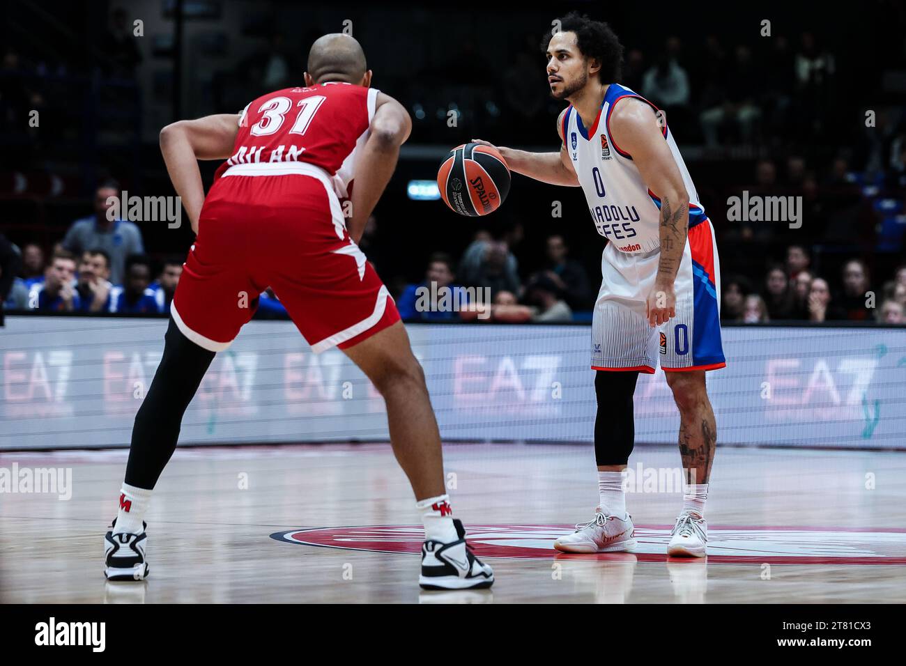 Milan, Italy. 16th Nov, 2023. Shane Larkin #0 of Anadolu Efes Istanbul (R) and Shavon Shields ...
