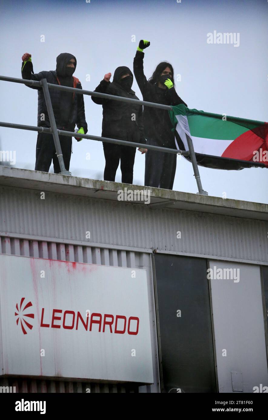 Factory shut down sign hi-res stock photography and images - Alamy