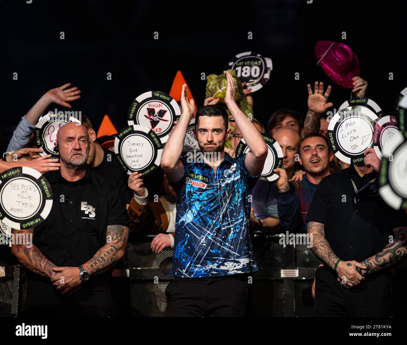 WV Active, Aldersley, Wolverhampton, UK. 17th Nov, 2023. 2023 PDC Grand ...