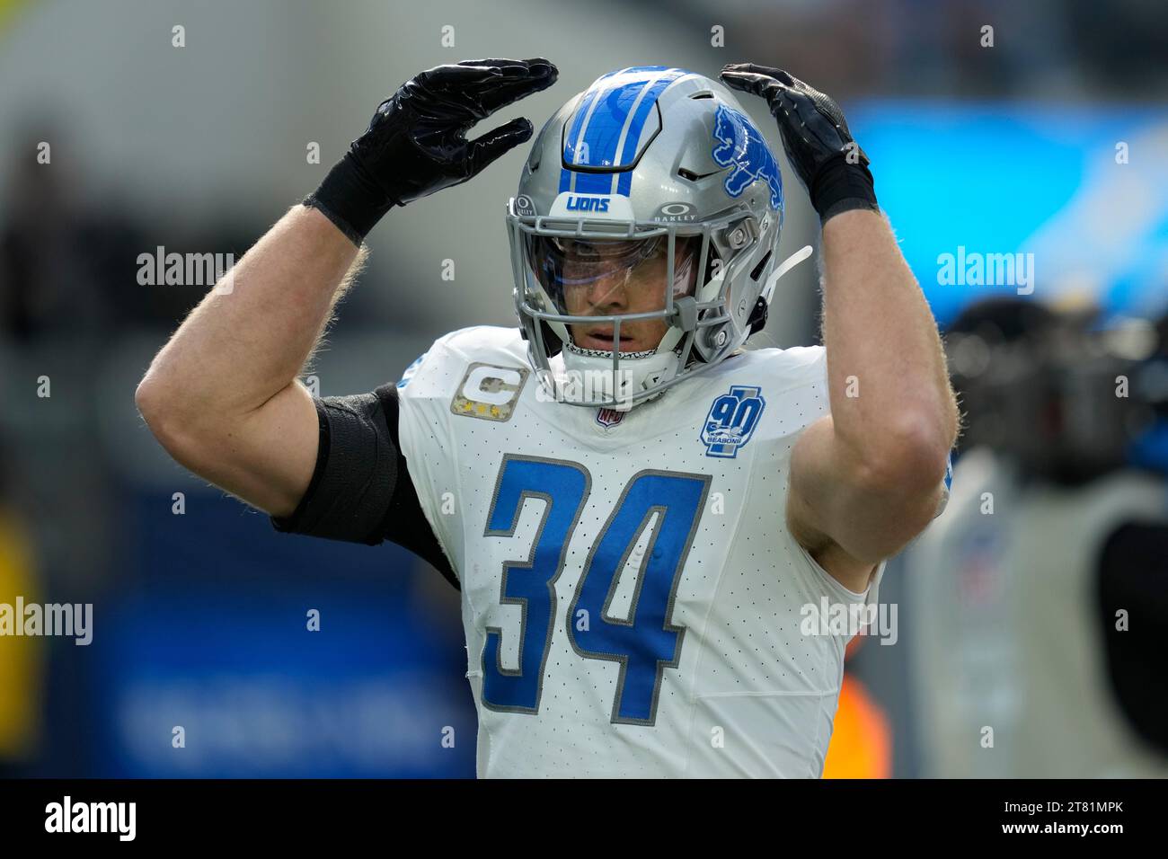 Detroit Lions linebacker Alex Anzalone (34) warms up before an NFL ...