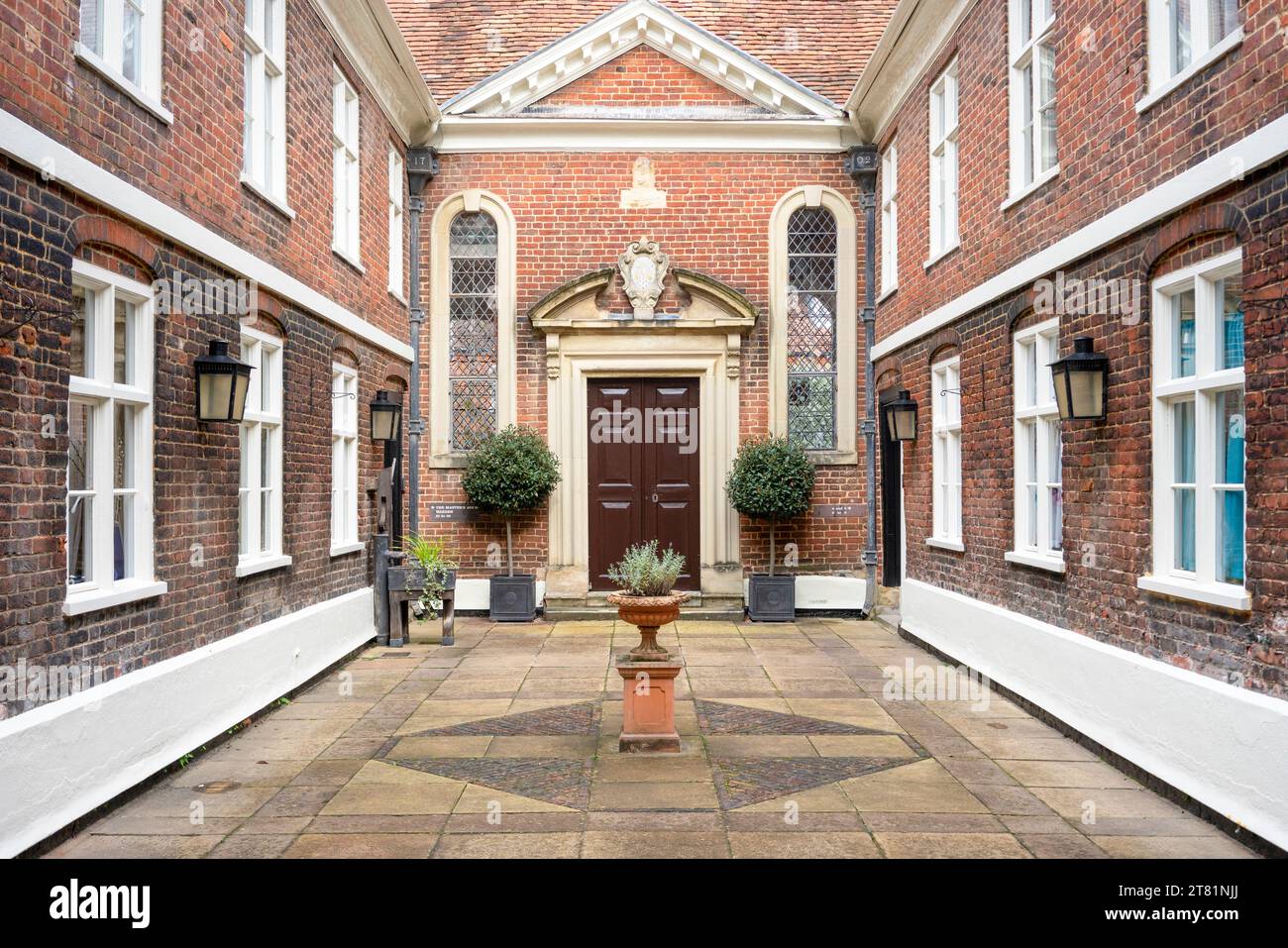 Church plants hi-res stock photography and images - Alamy