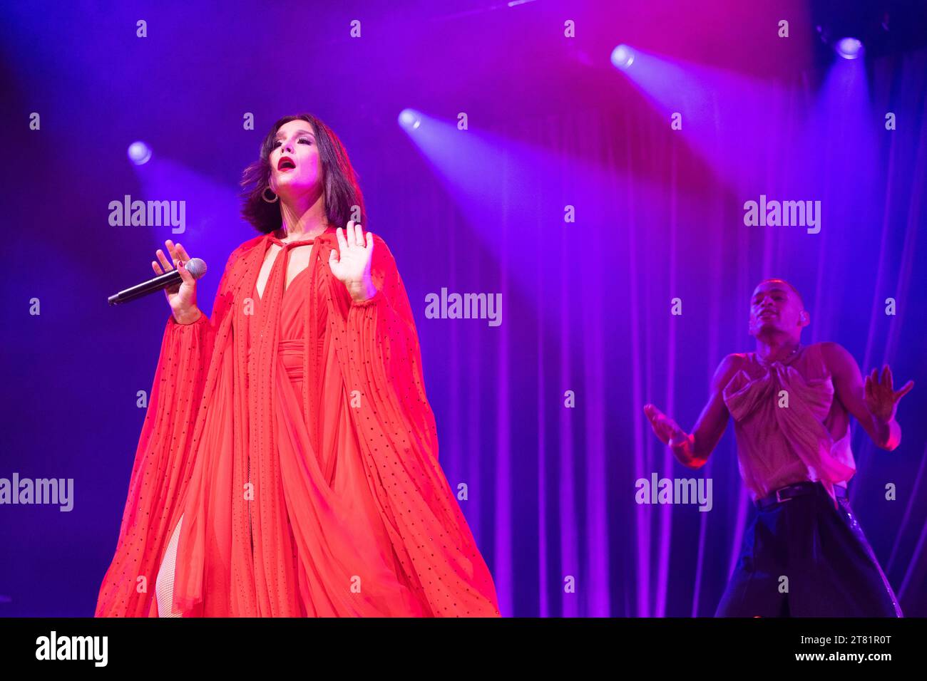 London, UK. November 17, 2023. Singer Jessie Ware performs at Alexandra ...