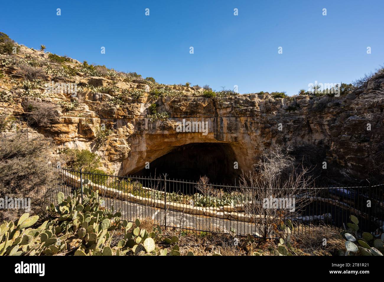 Carlsbad caverns entrance hi-res stock photography and images - Alamy