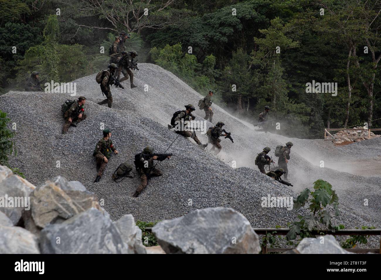 Assault on enemy position hi-res stock photography and images - Alamy