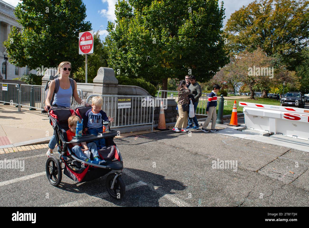 Tourists in Washington, DC Stock Photo - Alamy