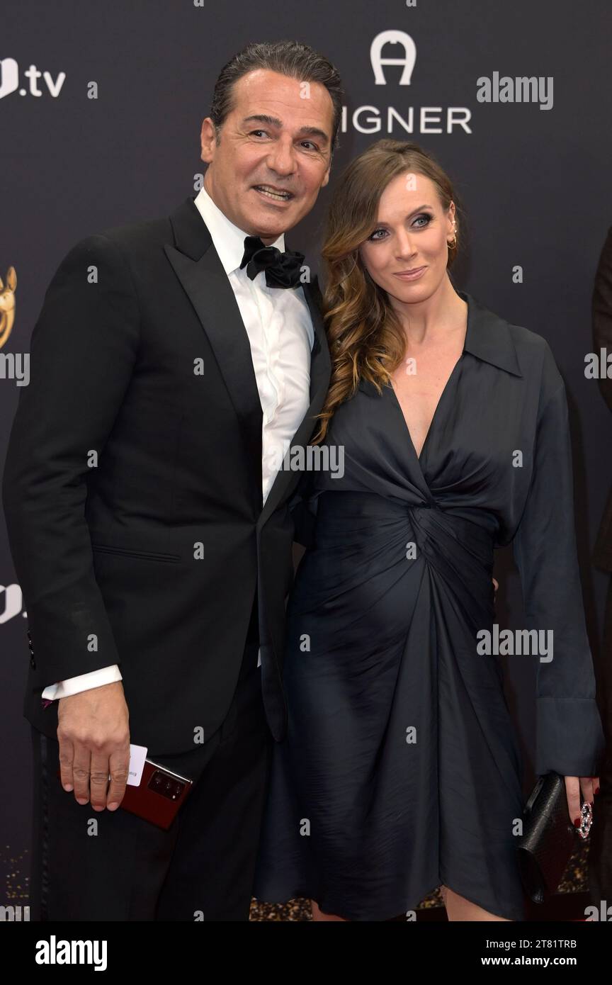 Erol Sander mit Freundin Freundin Rebecca Oehlmann bei der 75. Bambi ...