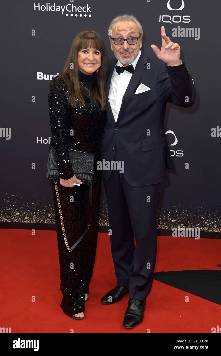 Wolfgang Stumph mit Ehefrau Christine Stumph bei der 75. Bambi ...