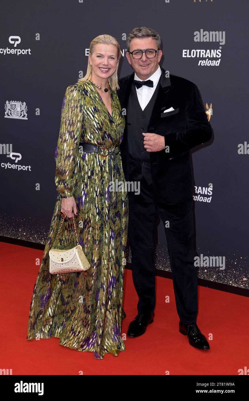 Hans Sigl mit Ehefrau Susanne Sigl bei der 75. Bambi-Verleihung 2023 in ...