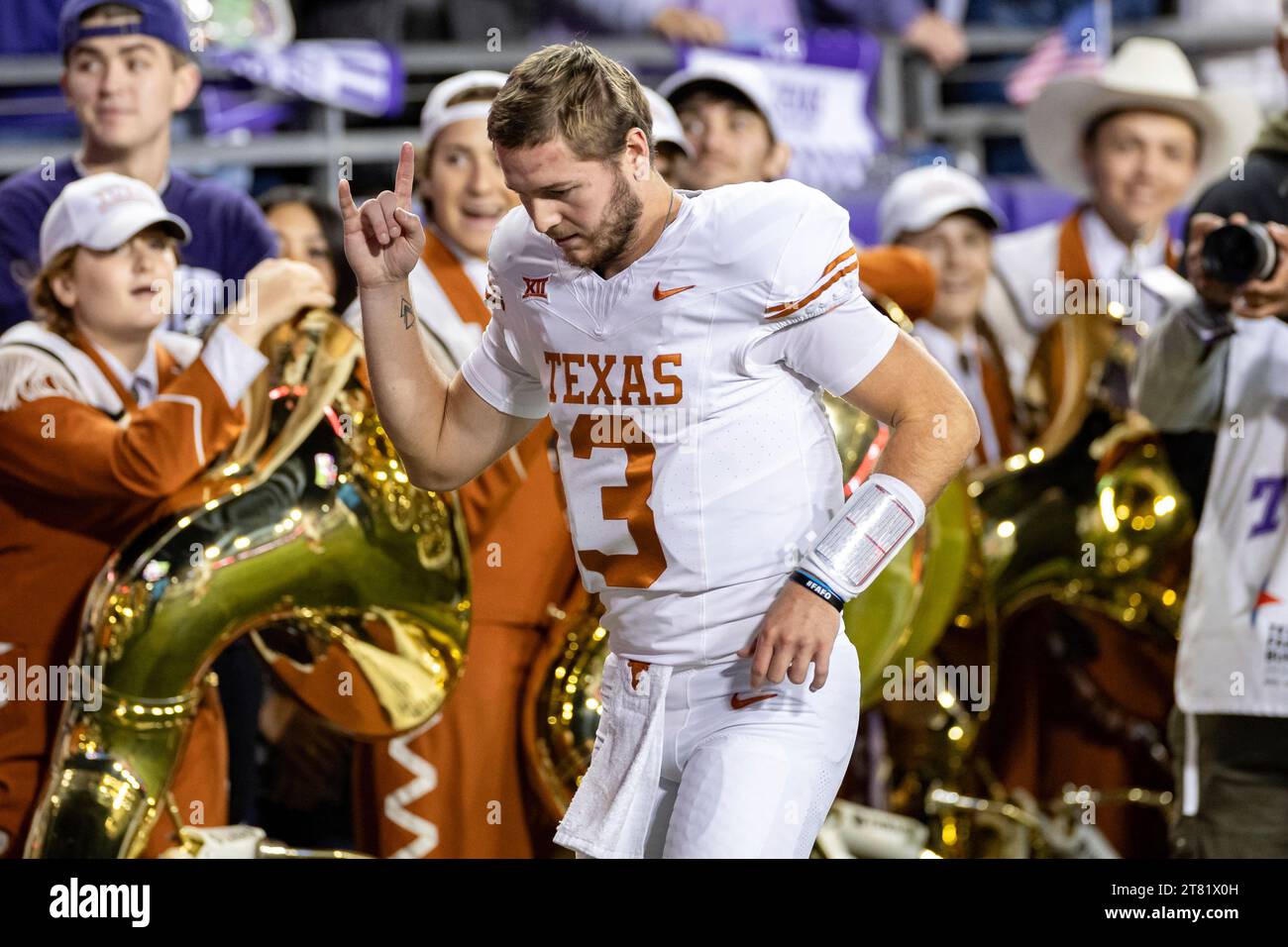 FORT WORTH, TX - NOVEMBER 11: Texas Longhorns quarterback Quinn Ewers ...