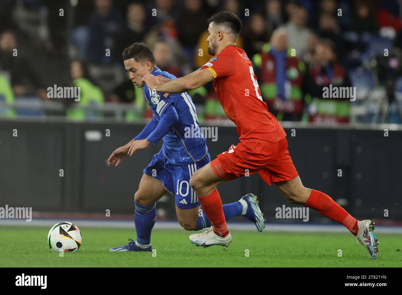 Giacomo Raspadori of Italy challenges for the ball with Visar Musliu of ...