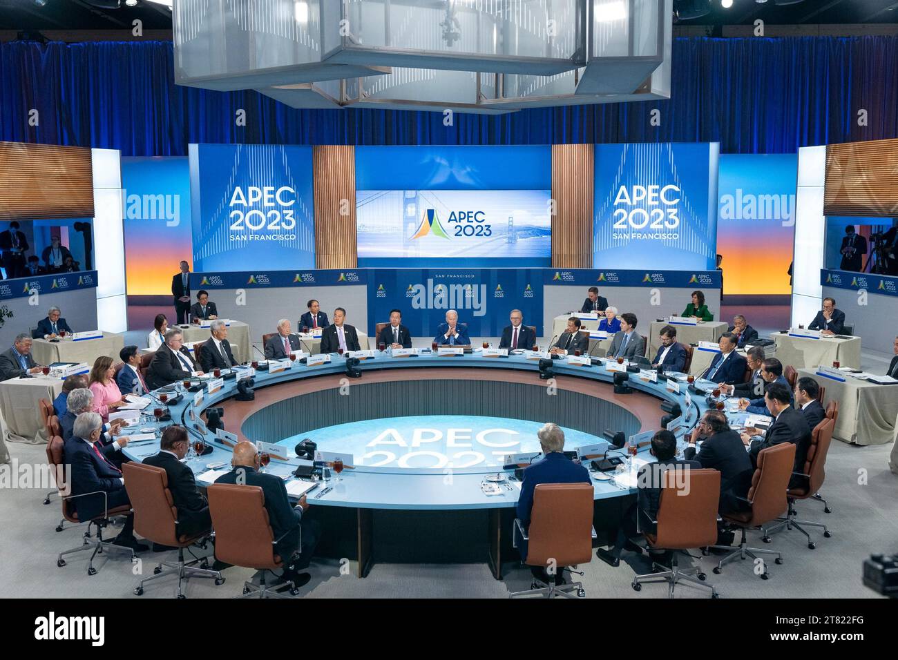 Apec summit meeting roundtable hi-res stock photography and images - Alamy
