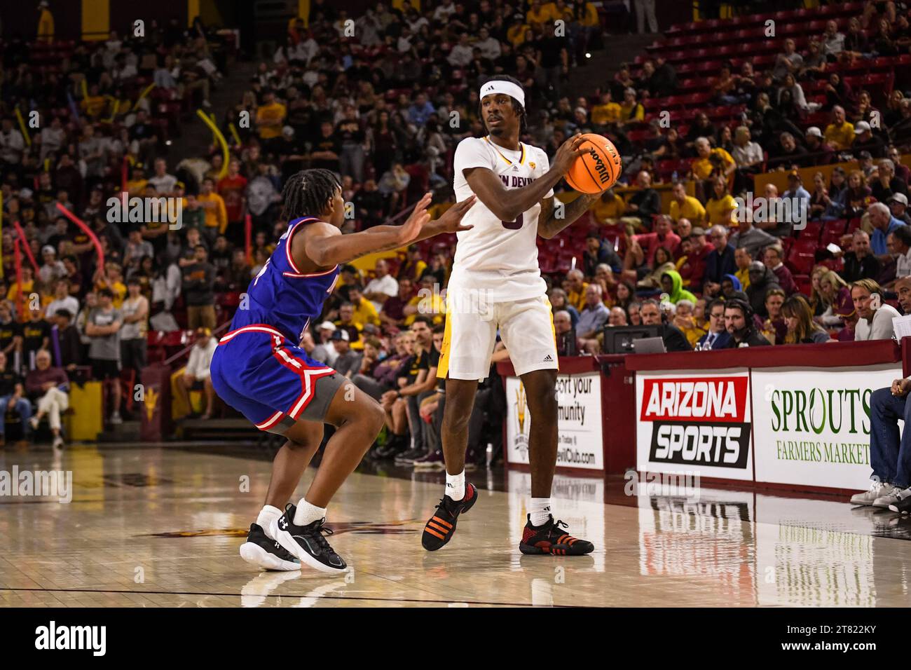 Arizona State Sun Devils guard Jamiya Neal (5) prepares the pass the ...