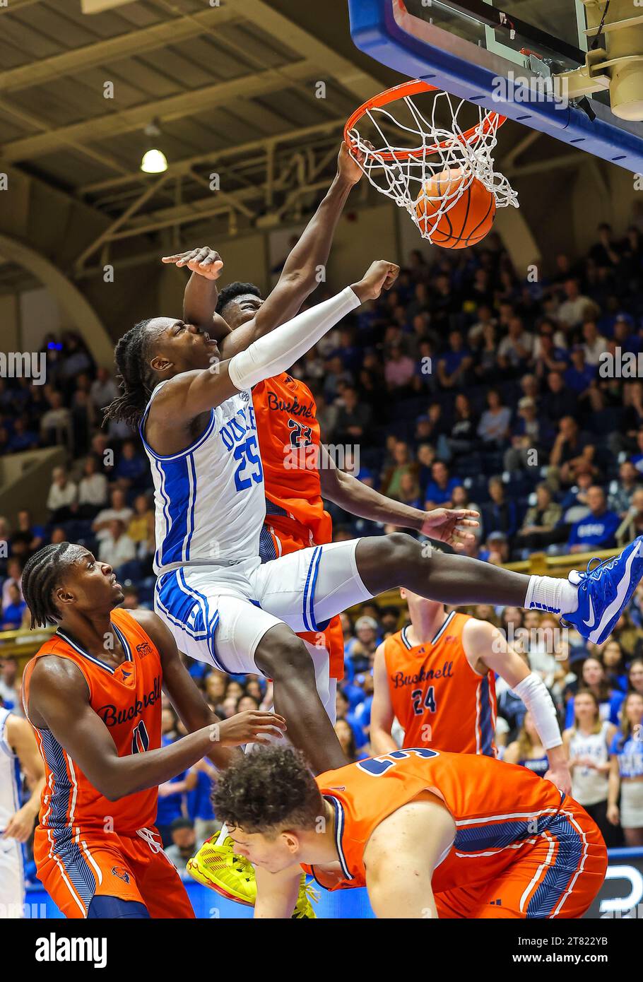 November 17, 2023: Duke University sophomore Mark Mitchell (25) dunks ...