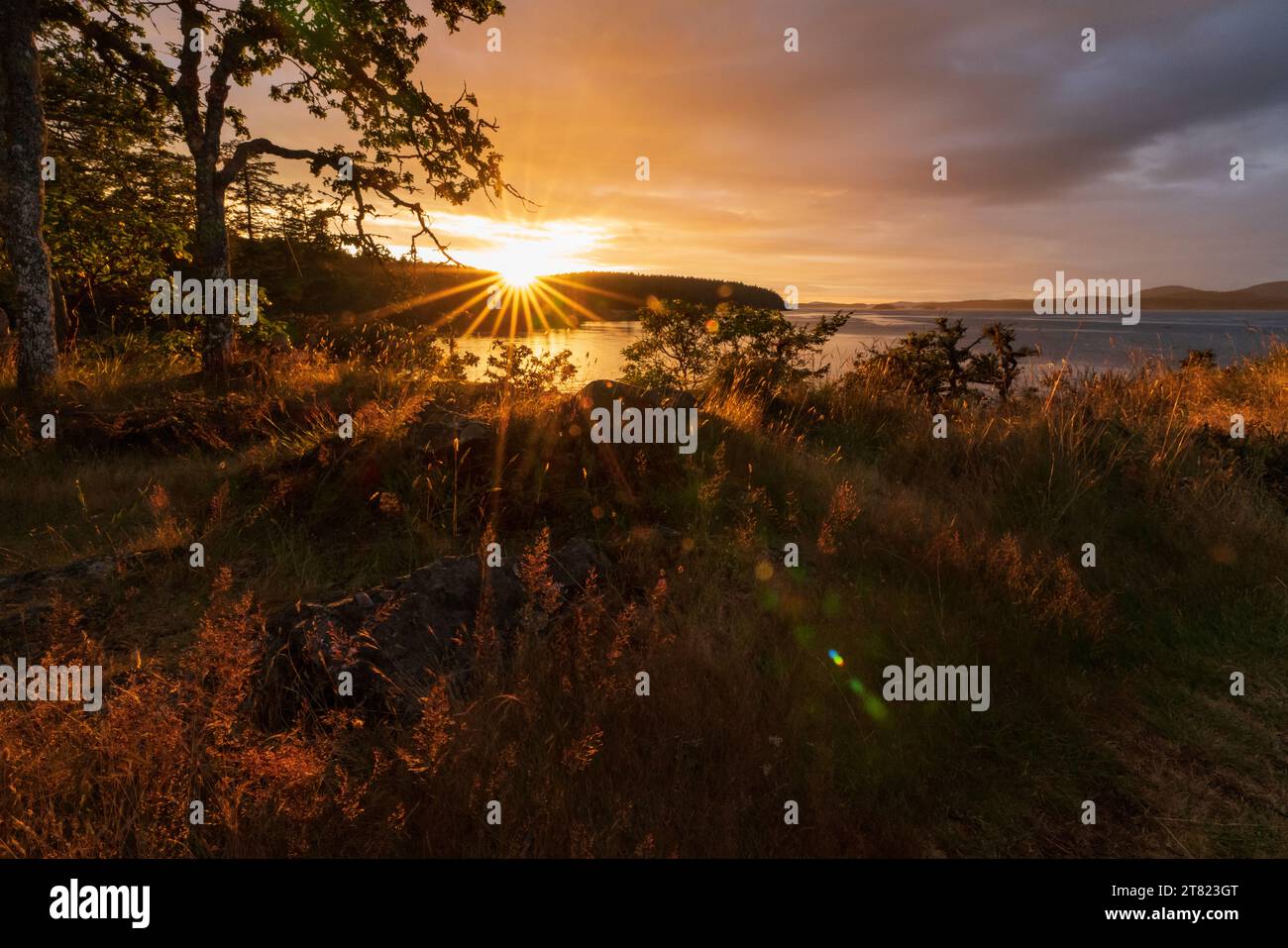 Sunsetting over land hi-res stock photography and images - Alamy