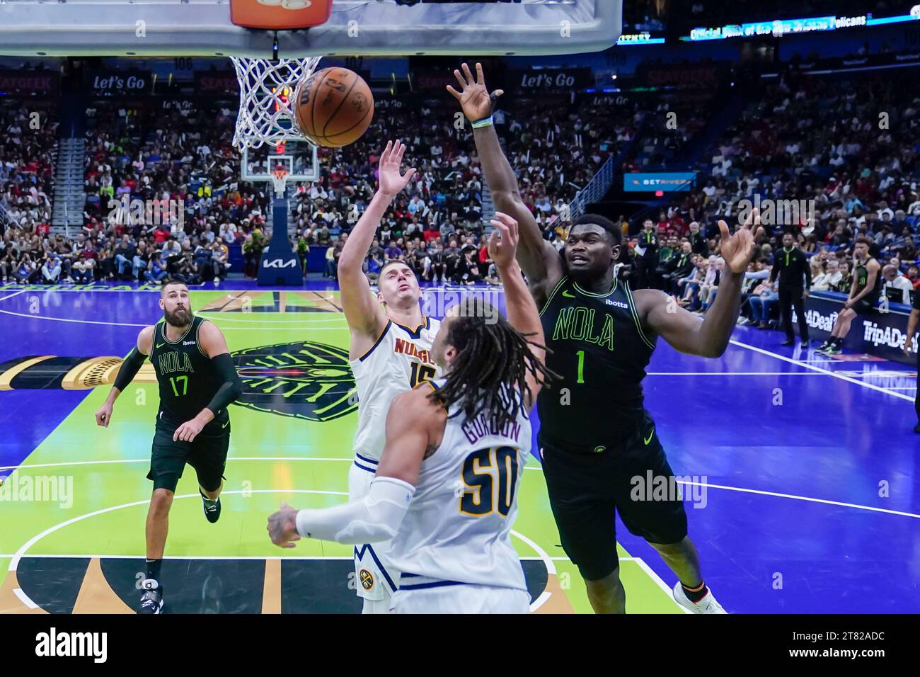 New Orleans Pelicans forward Zion Williamson (1) battles under the ...