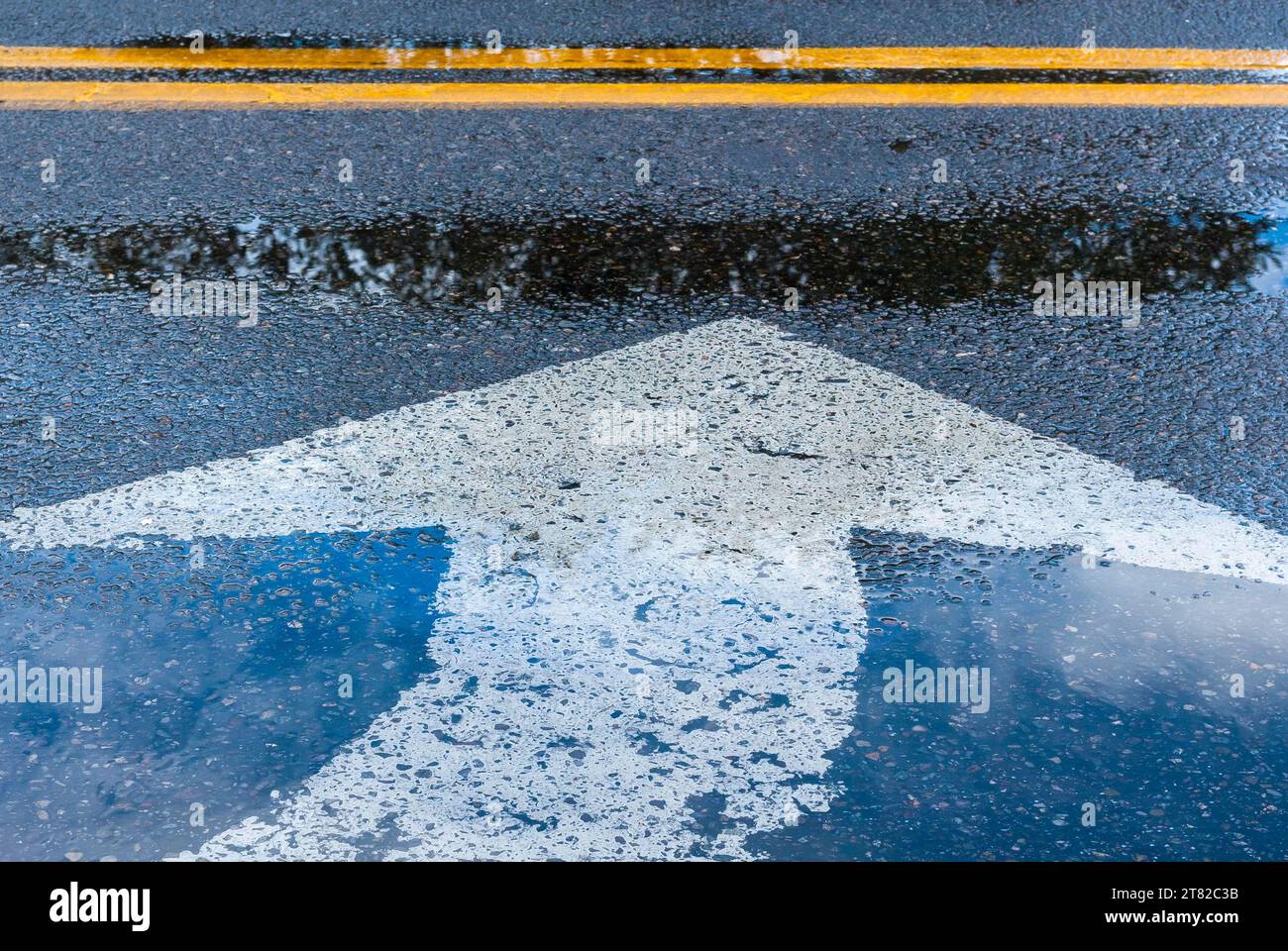 Road marking arrow hi-res stock photography and images - Alamy