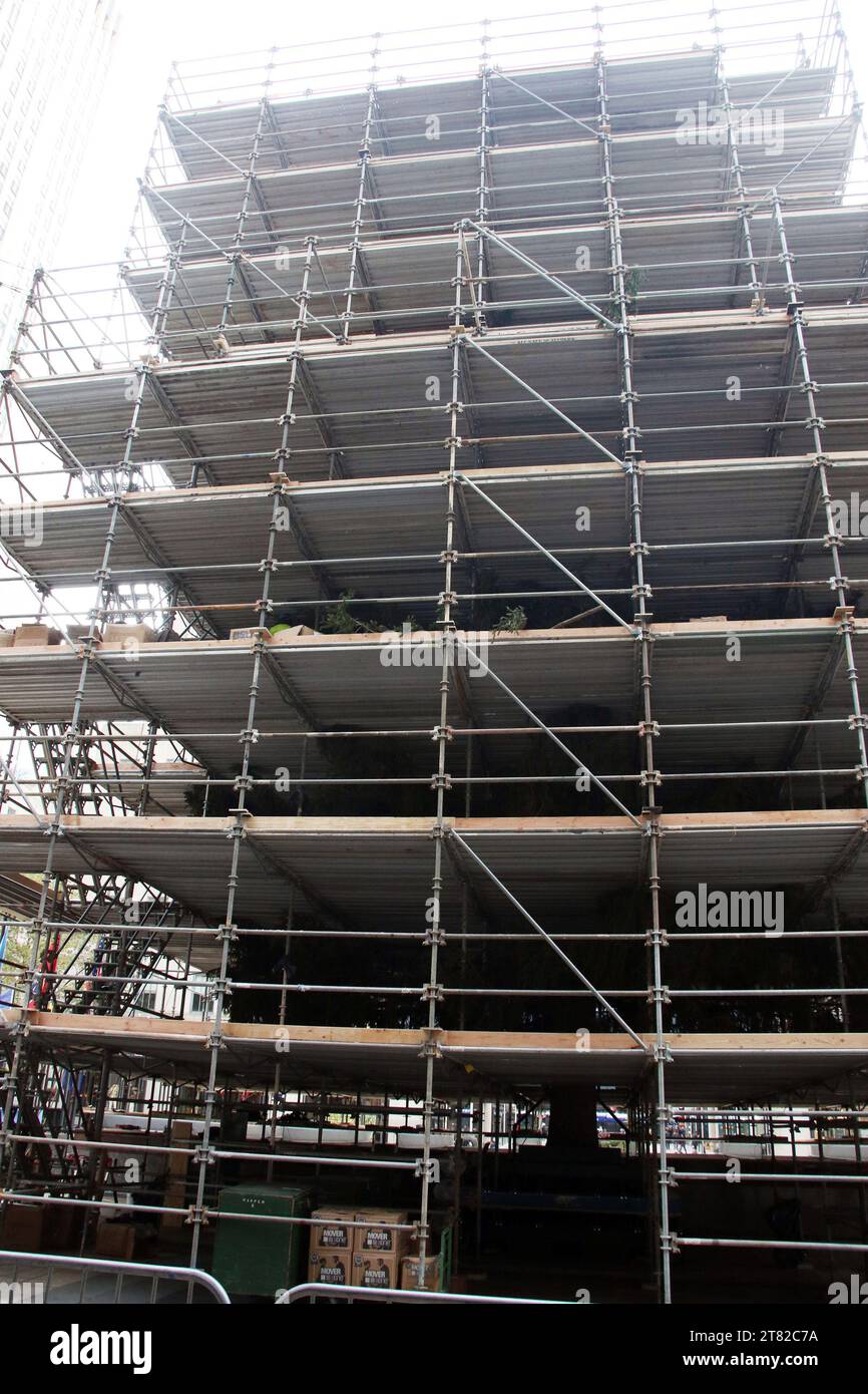 New York, NY, USA. 17th Nov, 2023. View of scaffolding surrounding the ...