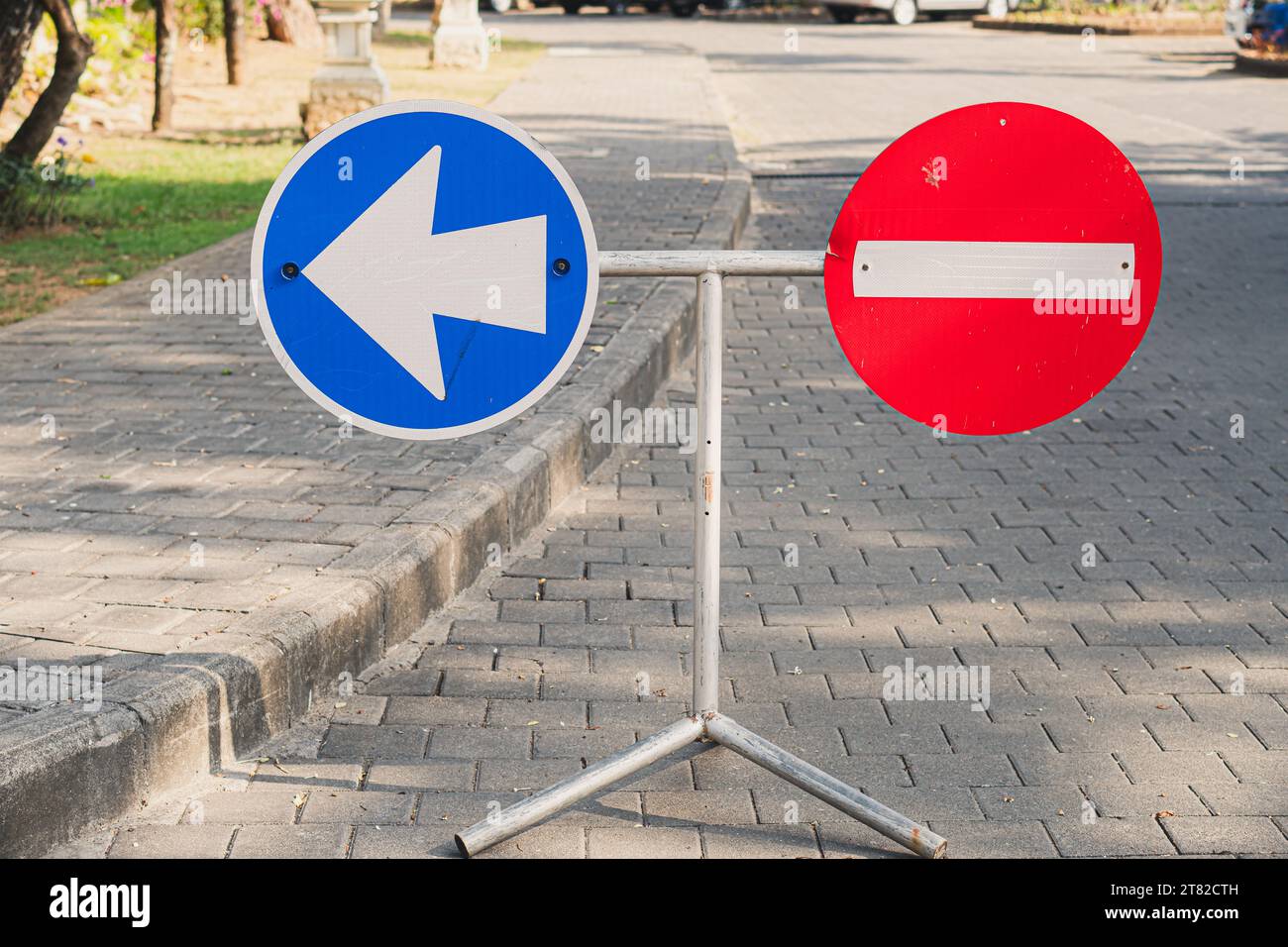 Road markings arrow hi-res stock photography and images - Alamy