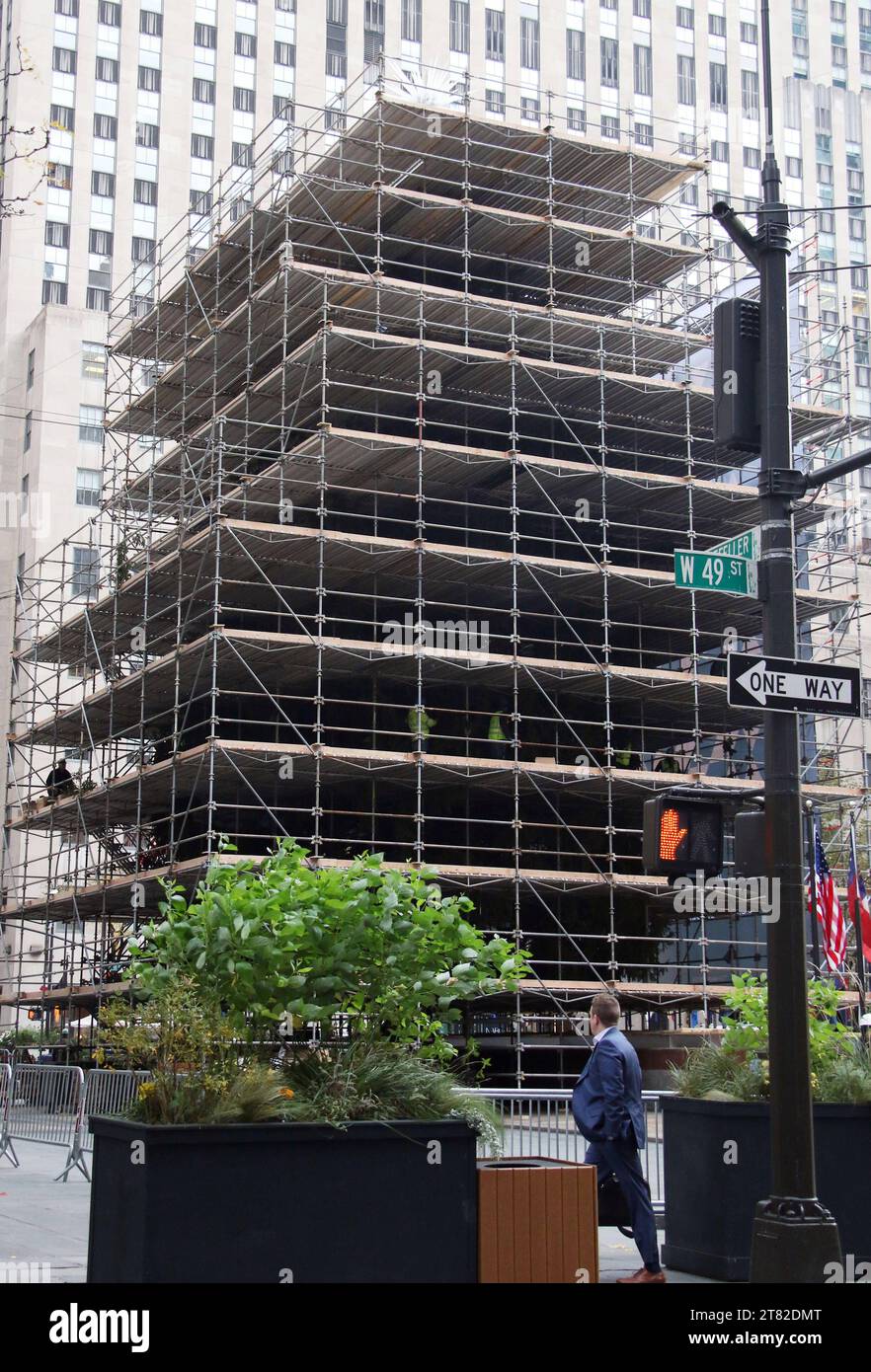 NEW YORK, NY- NOVEMBER 17: View of scaffolding surrounding the ...