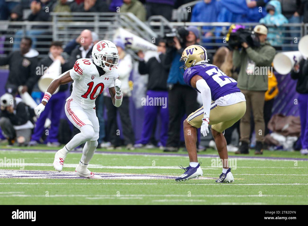 SEATTLE, WA - NOVEMBER 11: Utahs #10 (WR) Money Parks during a college ...