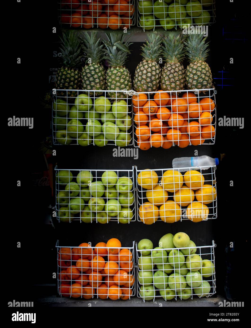 Sale of various fruits at the local market Stock Photo - Alamy