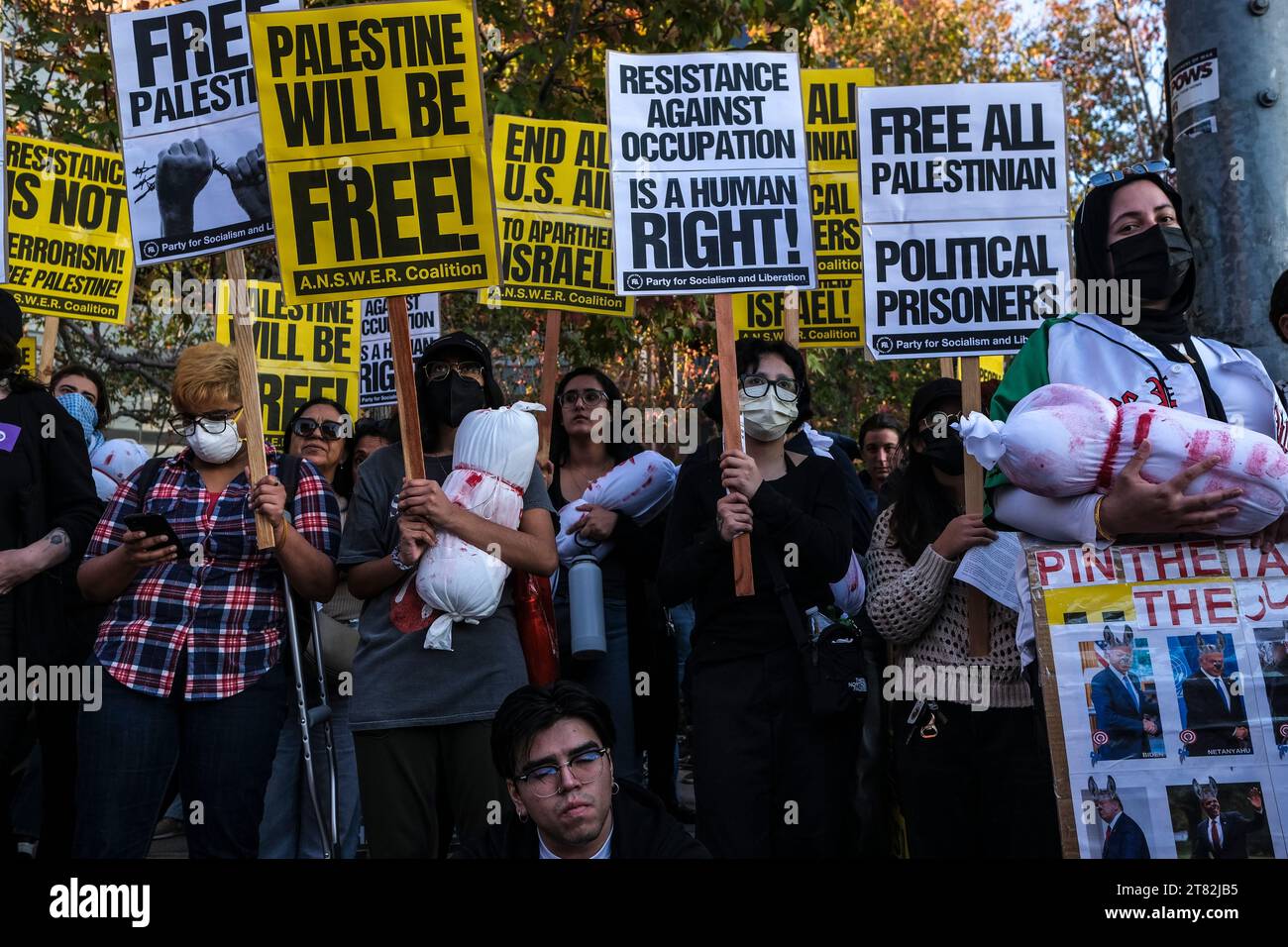 Los Angeles, United States. 17th Nov, 2023. Pro Palestinian protesters ...
