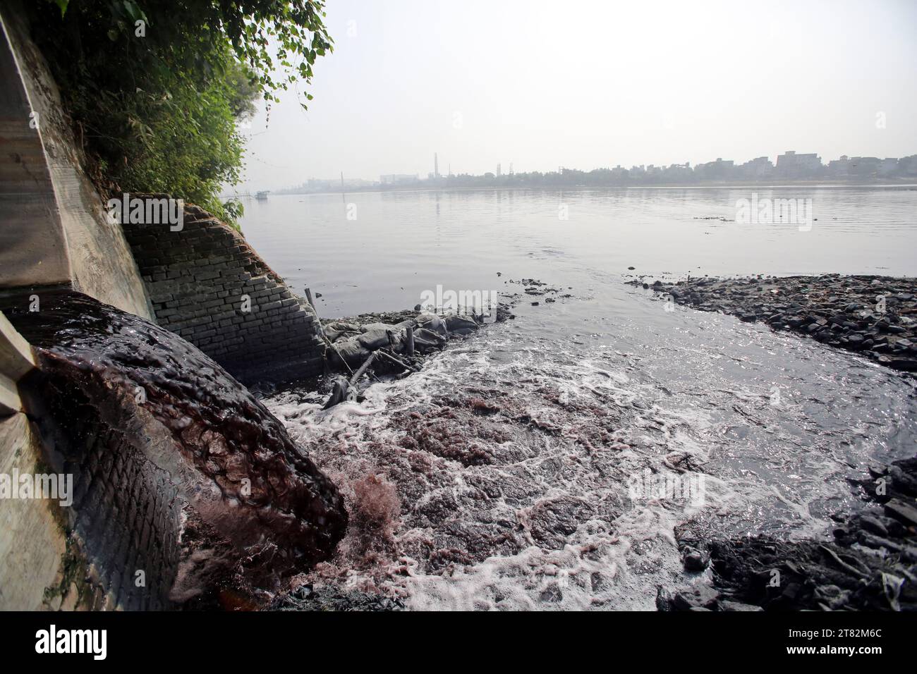 Dhaka, Bangladesh. 18th Nov, 2023. Wastewater containing fabric dye is ...