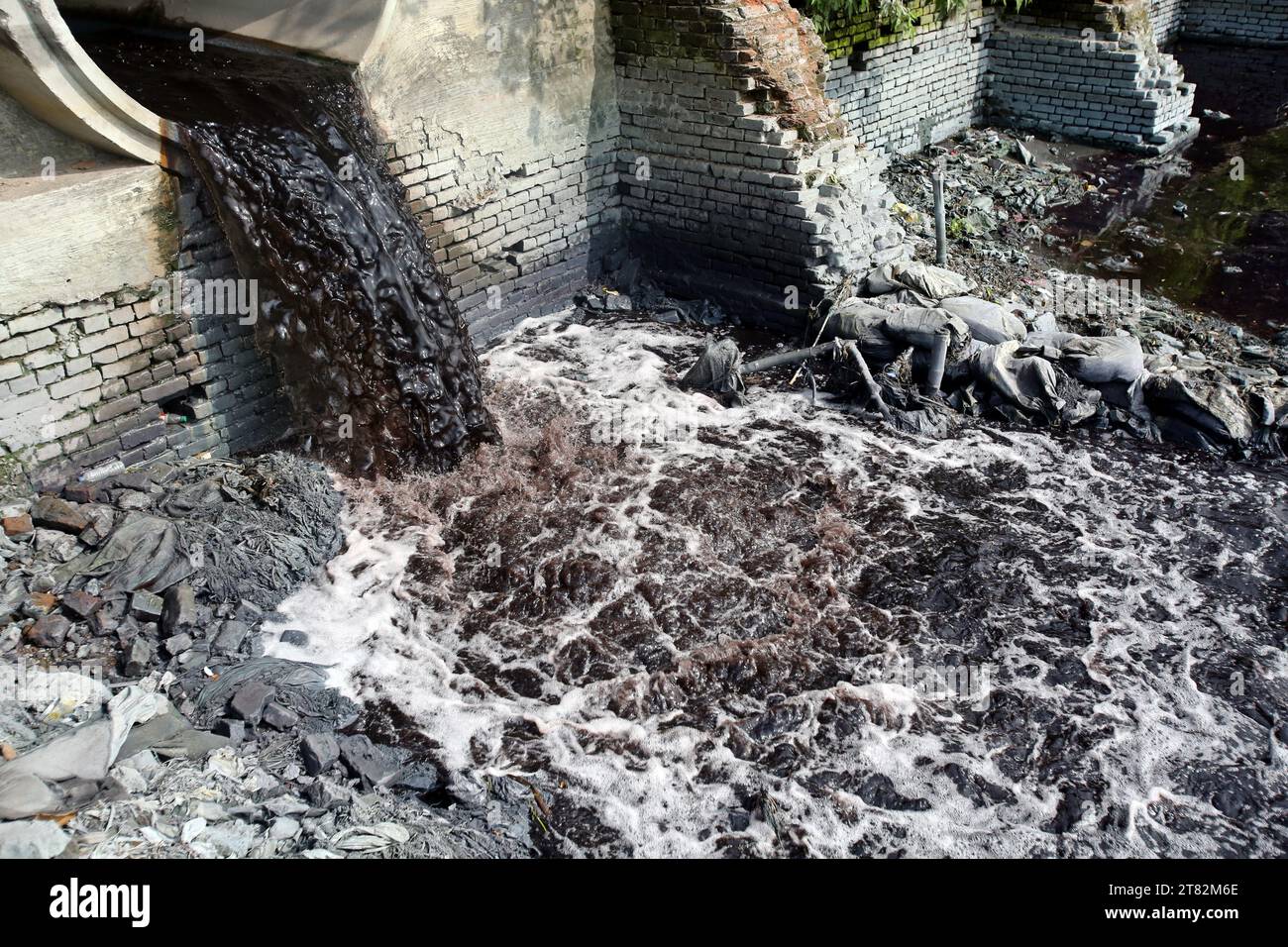 Dhaka, Bangladesh. 18th Nov, 2023. Wastewater containing fabric dye is ...