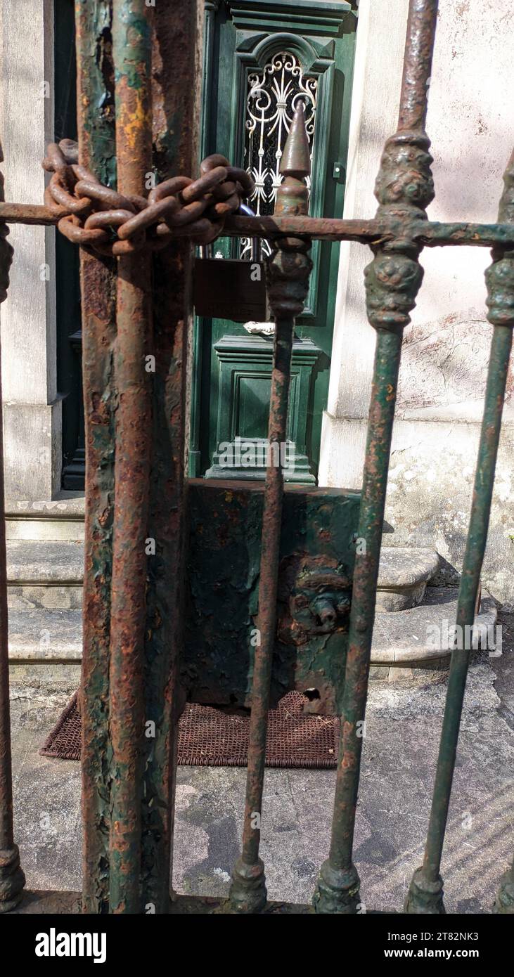 Prison gate mechanism hi-res stock photography and images - Alamy
