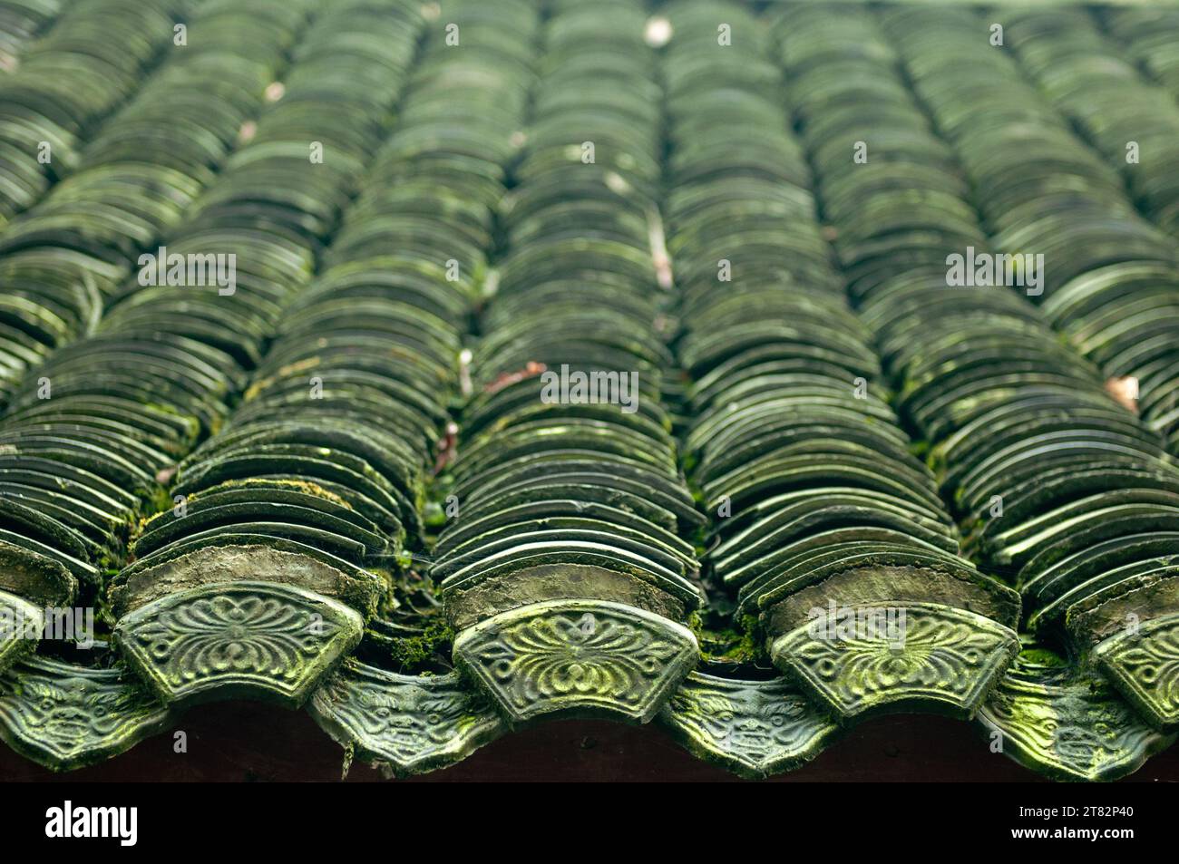 Roof structure with chinese design hi-res stock photography and images ...