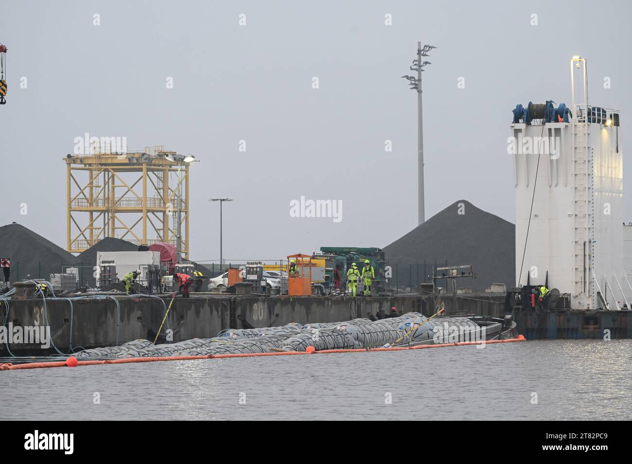 Emden, Germany. 18th Nov, 2023. The inland waterway vessel "Sabine" was ...