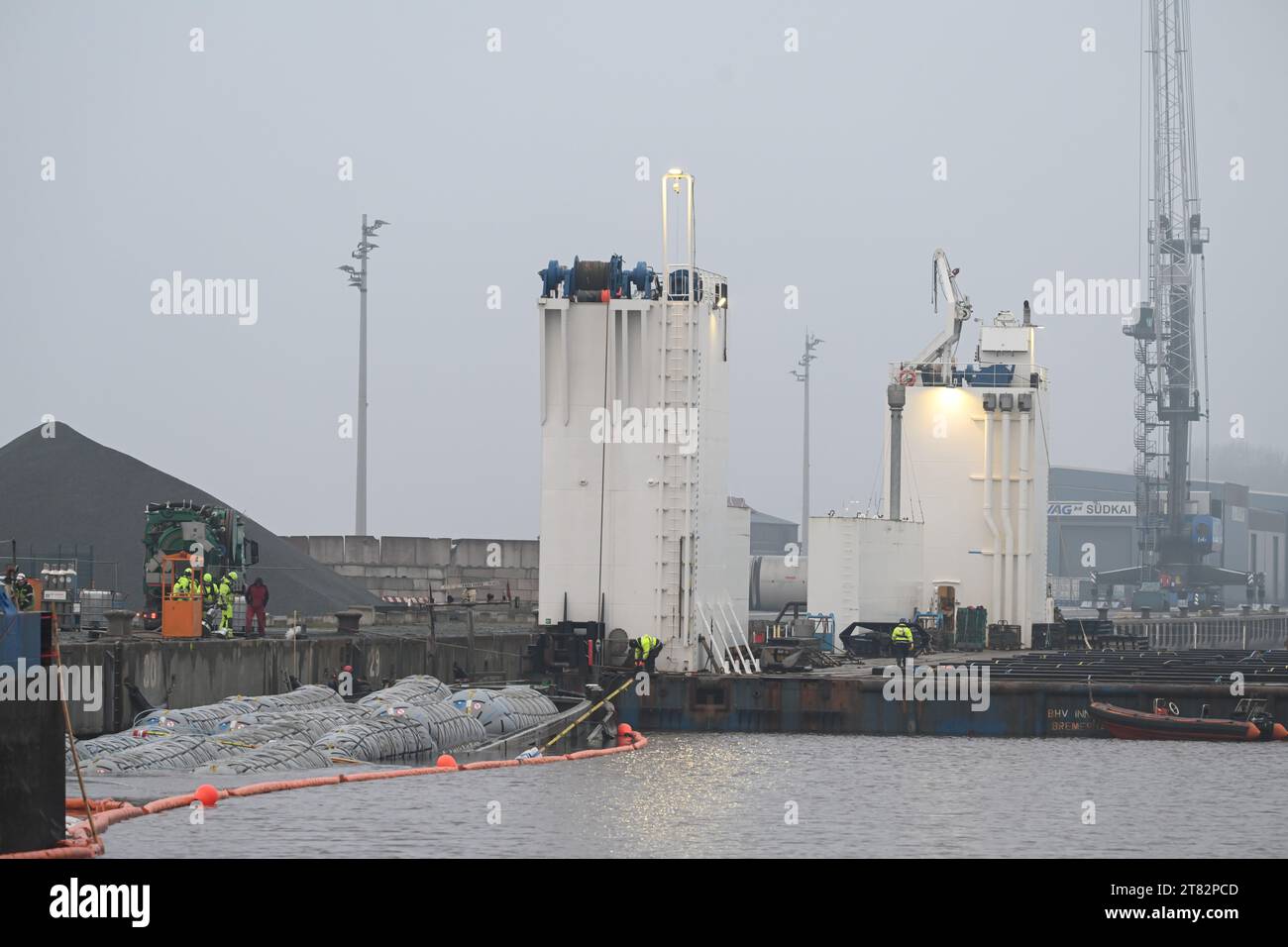 Emden, Germany. 18th Nov, 2023. The inland waterway vessel "Sabine" was ...