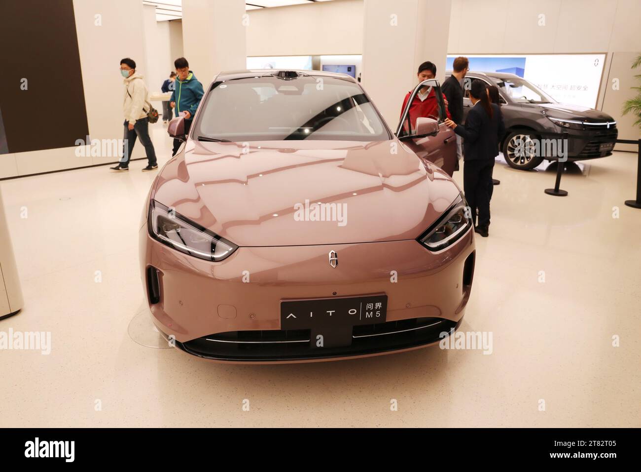 SHANGHAI, CHINA - NOVEMBER 12, 2023 - Customers experience the AITO ...