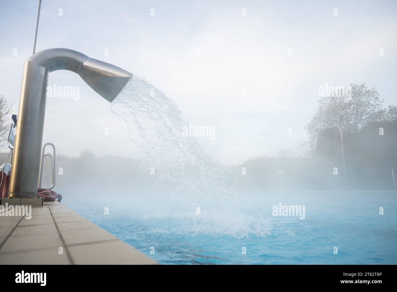 Oelde, Germany. 17th Nov, 2023. Water vapor rises from the 28-degree ...