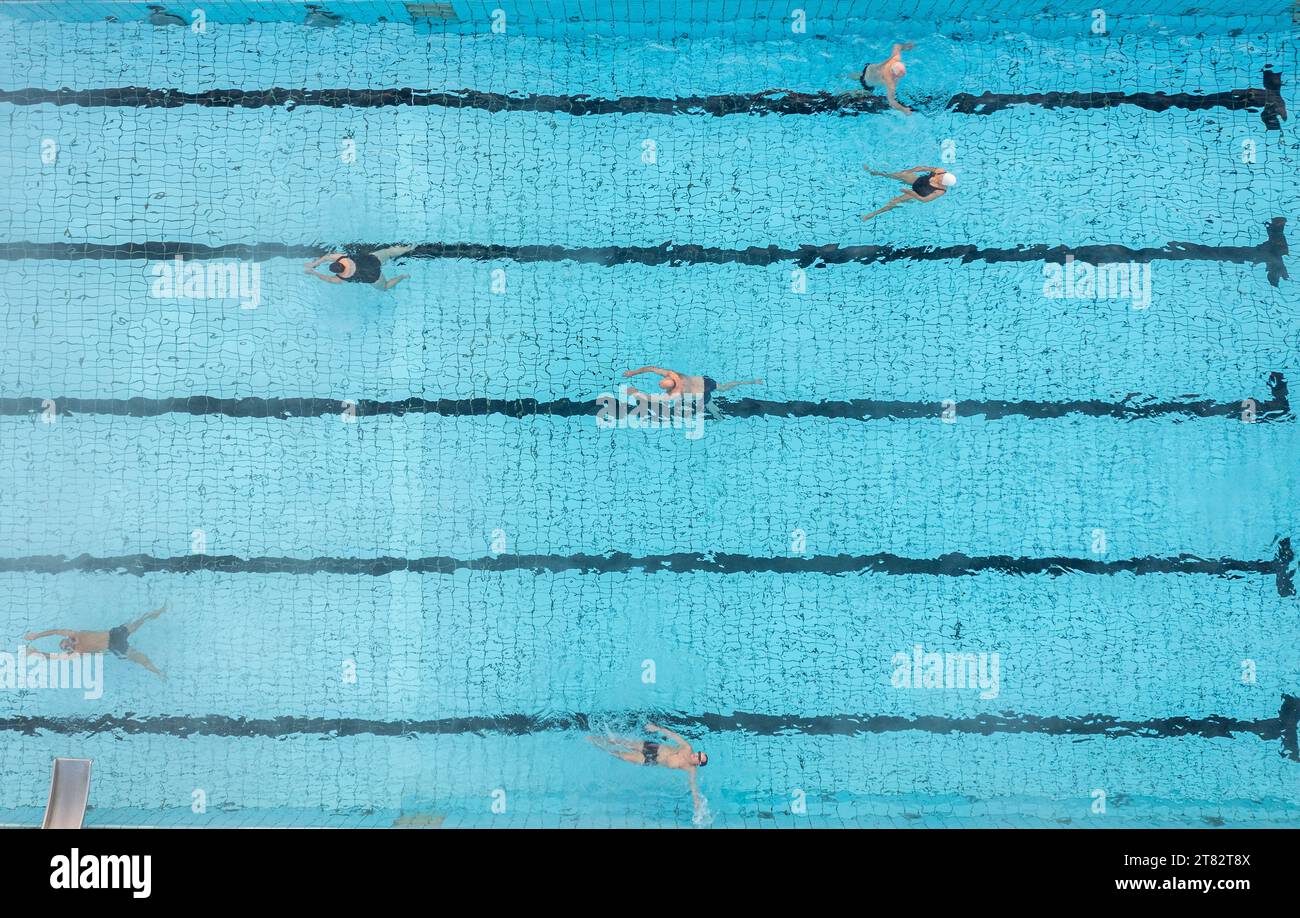 Oelde, Germany. 17th Nov, 2023. Six bathers swim their lengths in the 28-degree pool at an ...