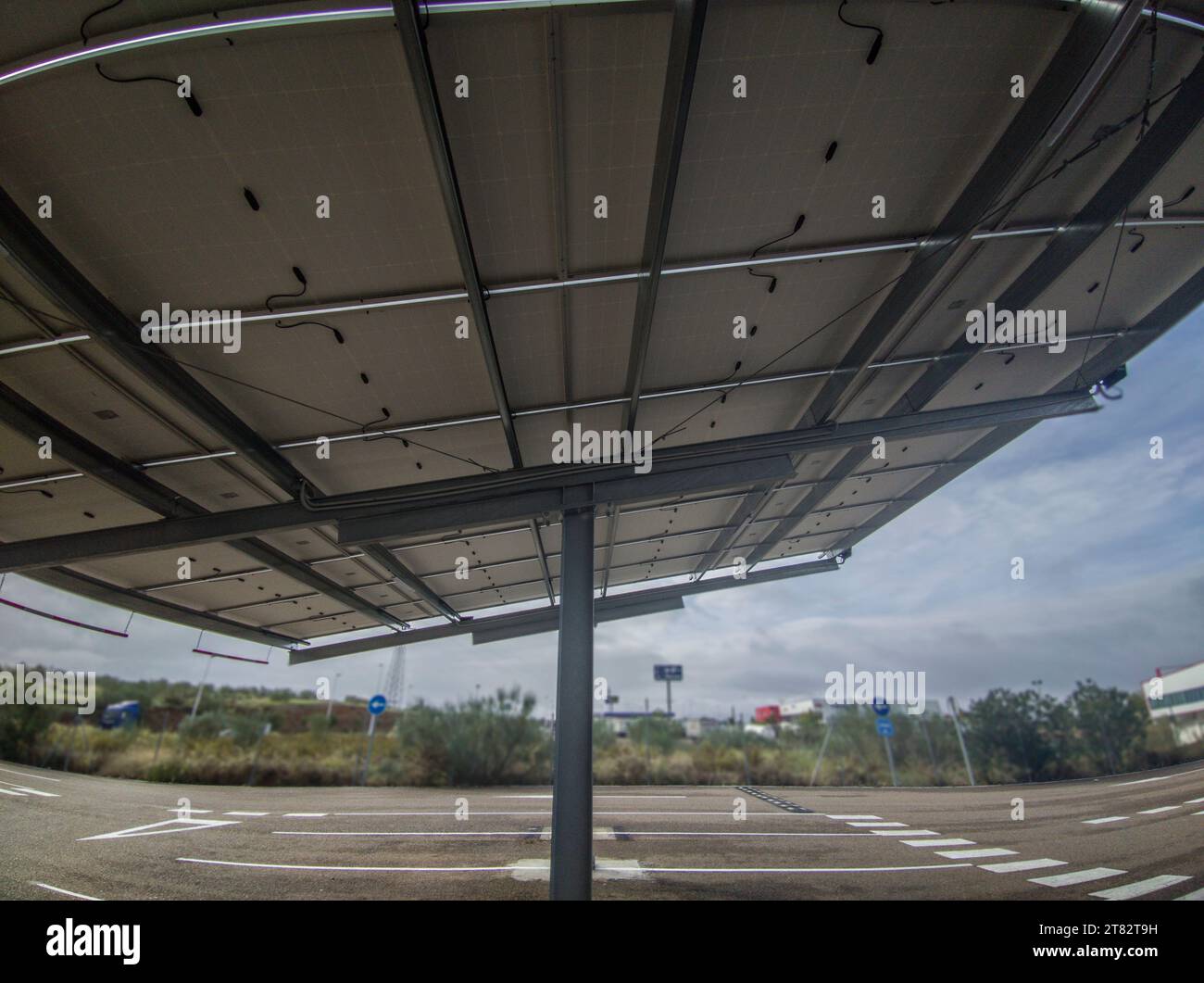 Solar canopy hi-res stock photography and images - Alamy